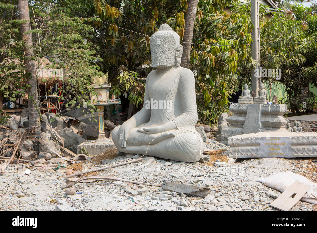 Statue production in Cambodia Stock Photo - Alamy