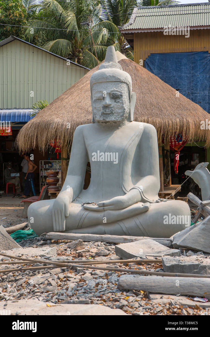 Statue production in Cambodia Stock Photo - Alamy