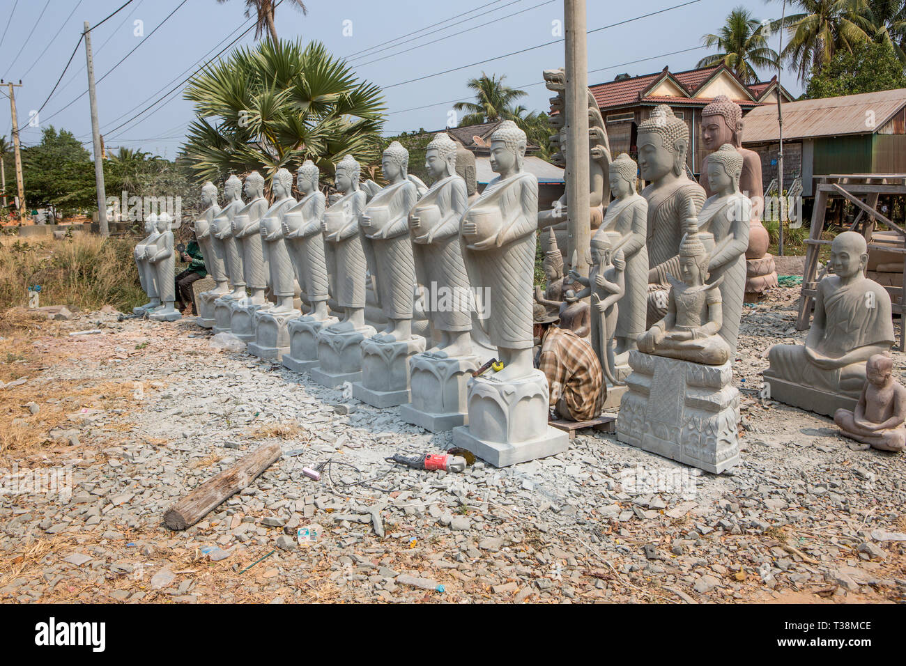 Statue production in Cambodia Stock Photo - Alamy