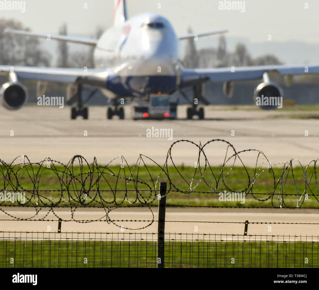 Perimeter security airport hi-res stock photography and images - Alamy
