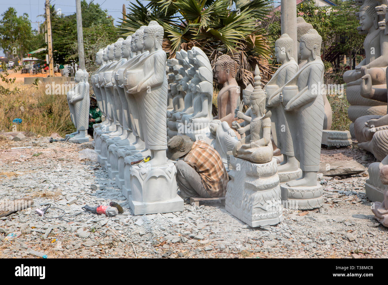 Statue production in Cambodia Stock Photo - Alamy