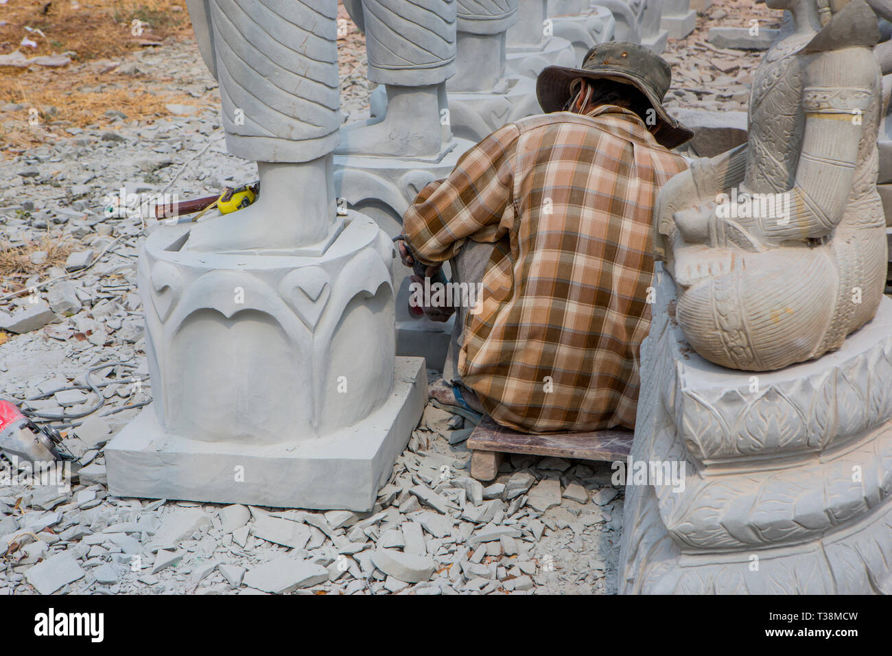 Statue production in Cambodia Stock Photo - Alamy