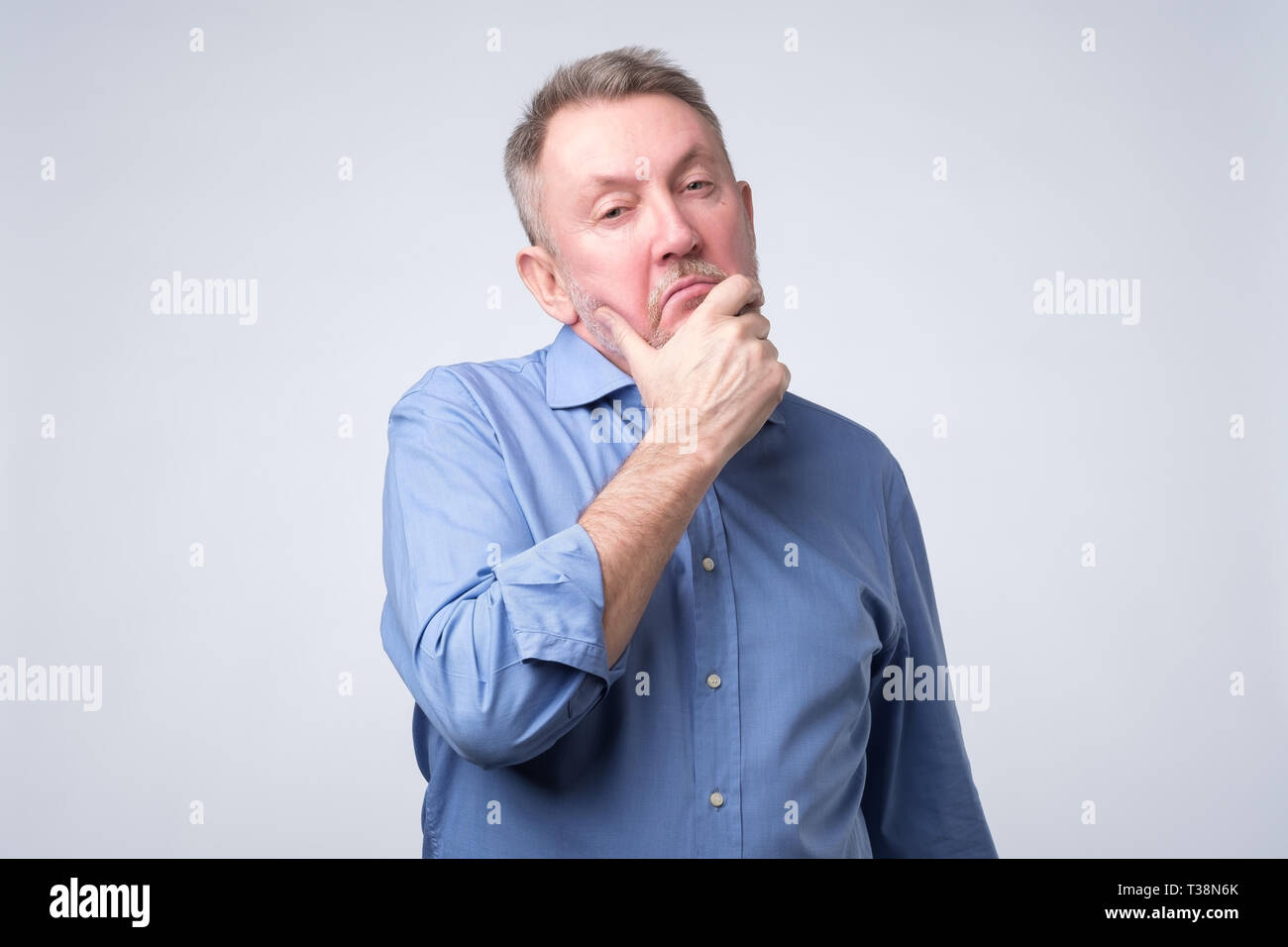 Man thinking hi-res stock photography and images - Alamy