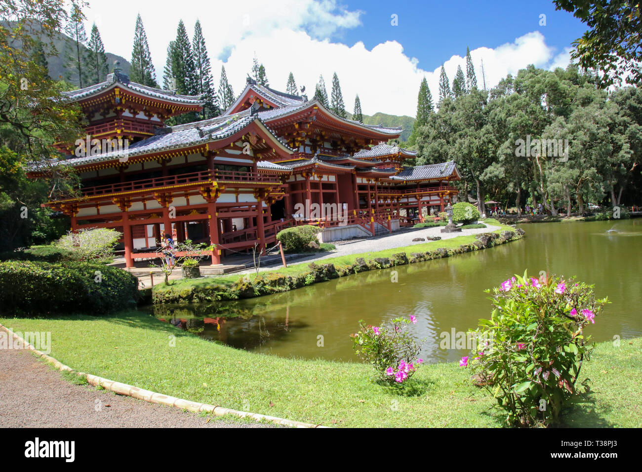 Byodo-In Temple at Valley of the Temples, Oahu, Hawaii Stock Photo - Alamy