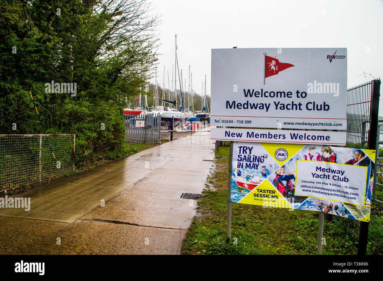Entrance to Medway Yacht Club. Upnor Kent Stock Photo - Alamy