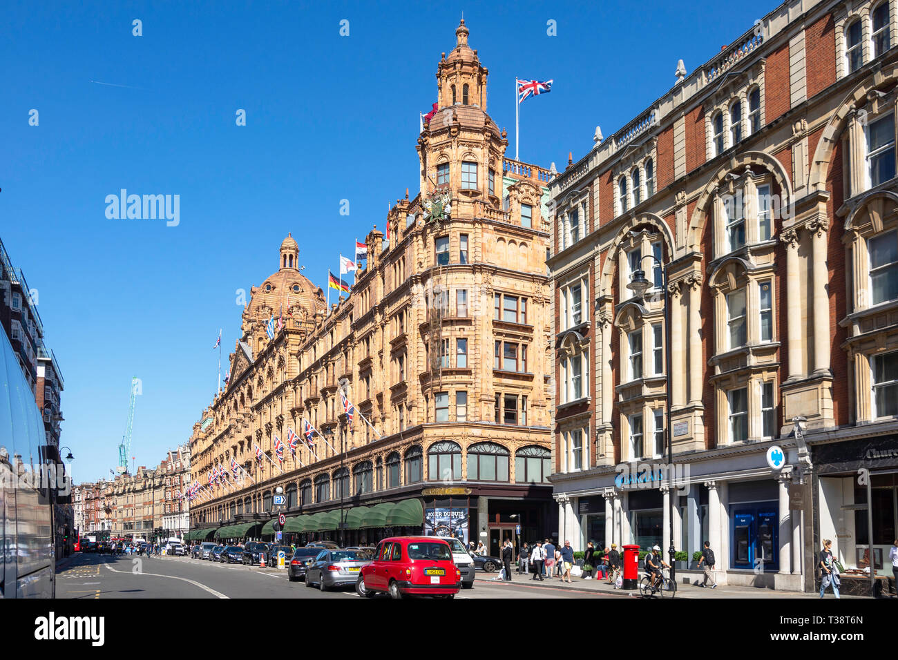 Harrods britain hi-res stock photography and images - Alamy