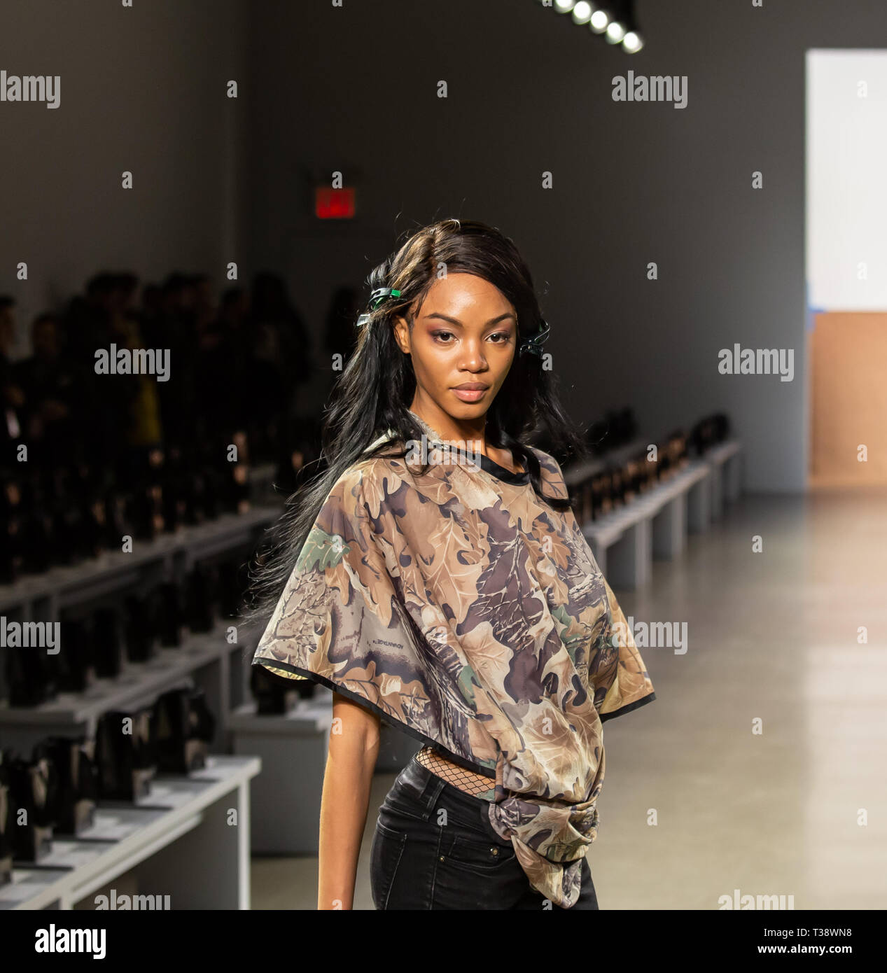 Backstage fashion show dresses hi-res stock photography and images - Alamy