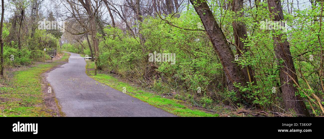 Beautiful pathways along water hi-res stock photography and images - Alamy