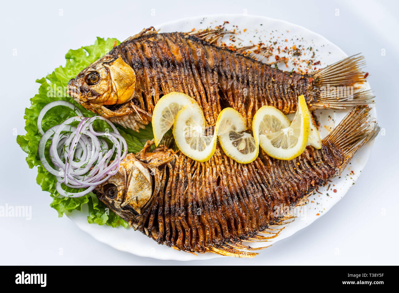 Fish cooked whole over grill hi-res stock photography and images - Alamy