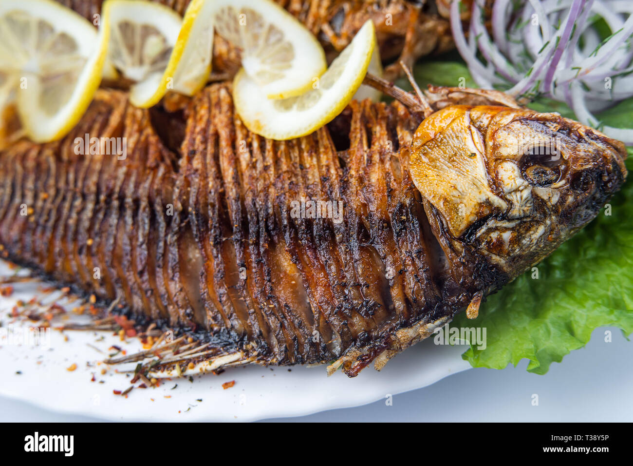 Fish cooked whole over grill hi-res stock photography and images - Alamy