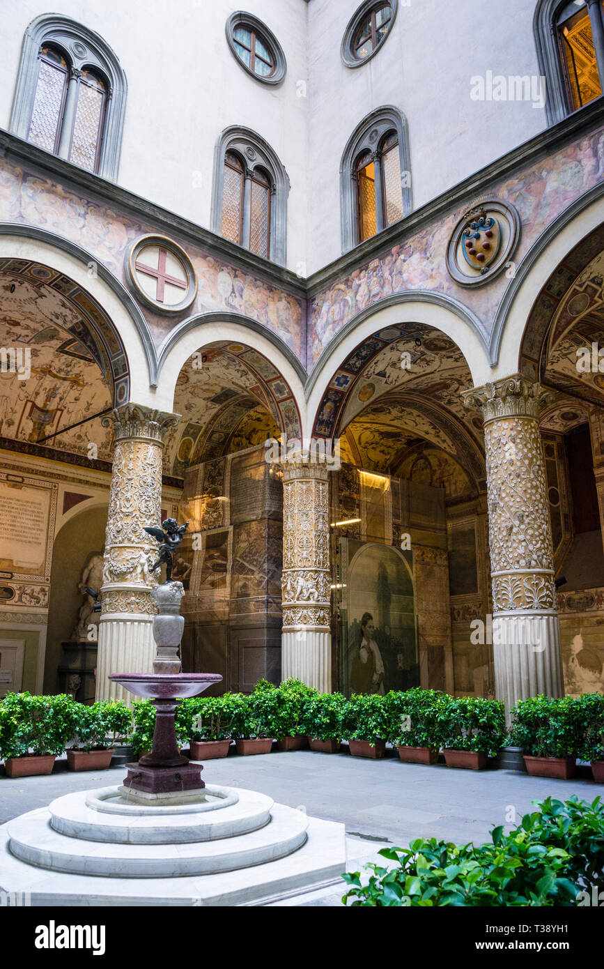 Arched entryway hi-res stock photography and images - Alamy