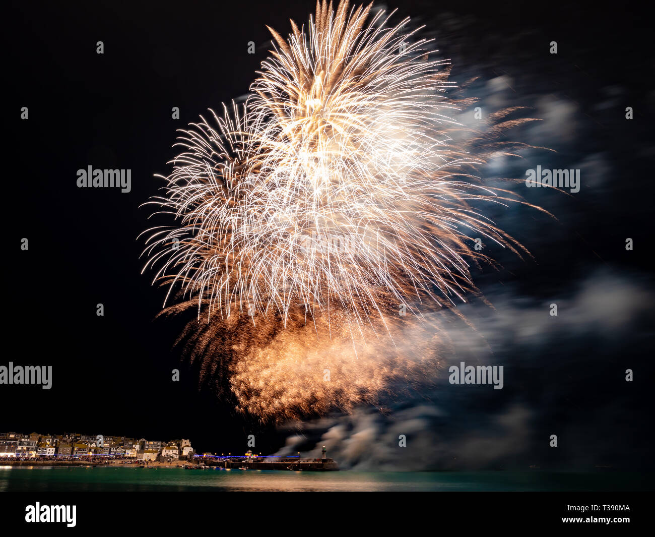 New Years Eve Firework Finale, St Ives Stock Photo - Alamy