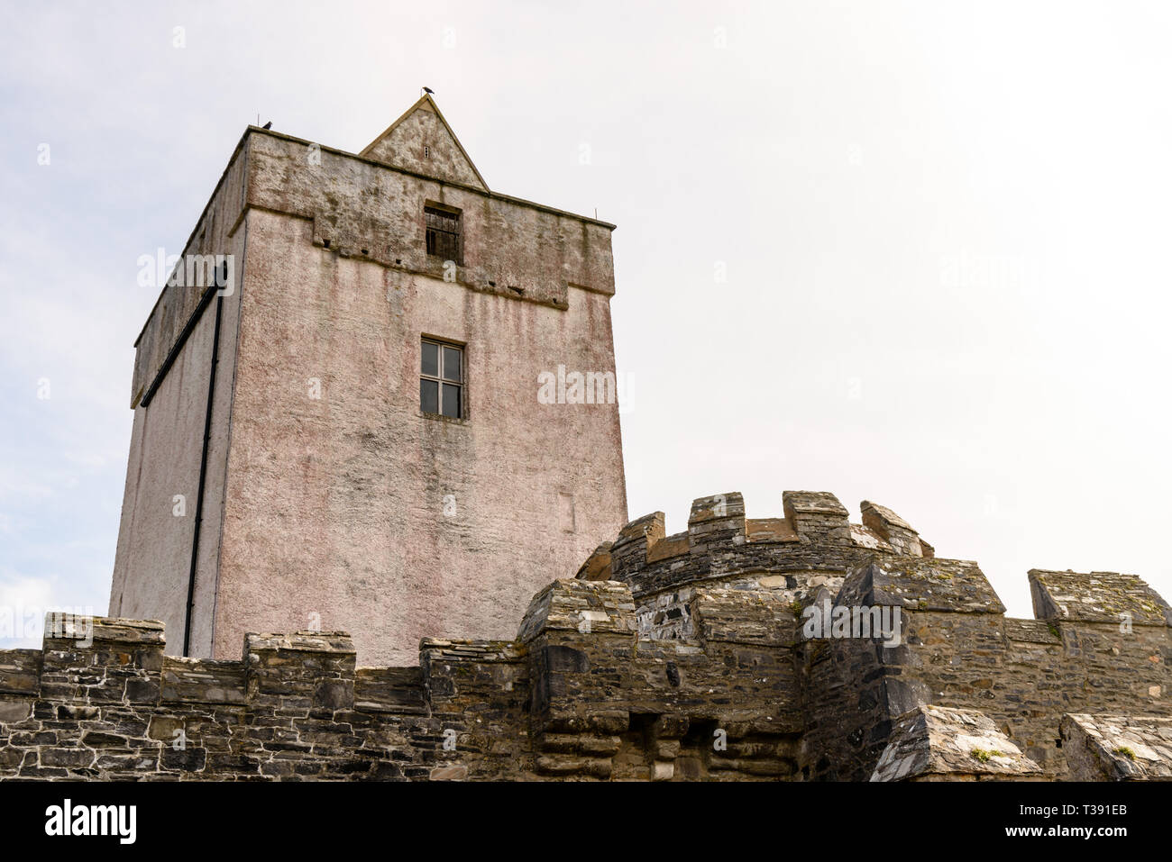 Doe castle donegal ireland hi-res stock photography and images - Alamy