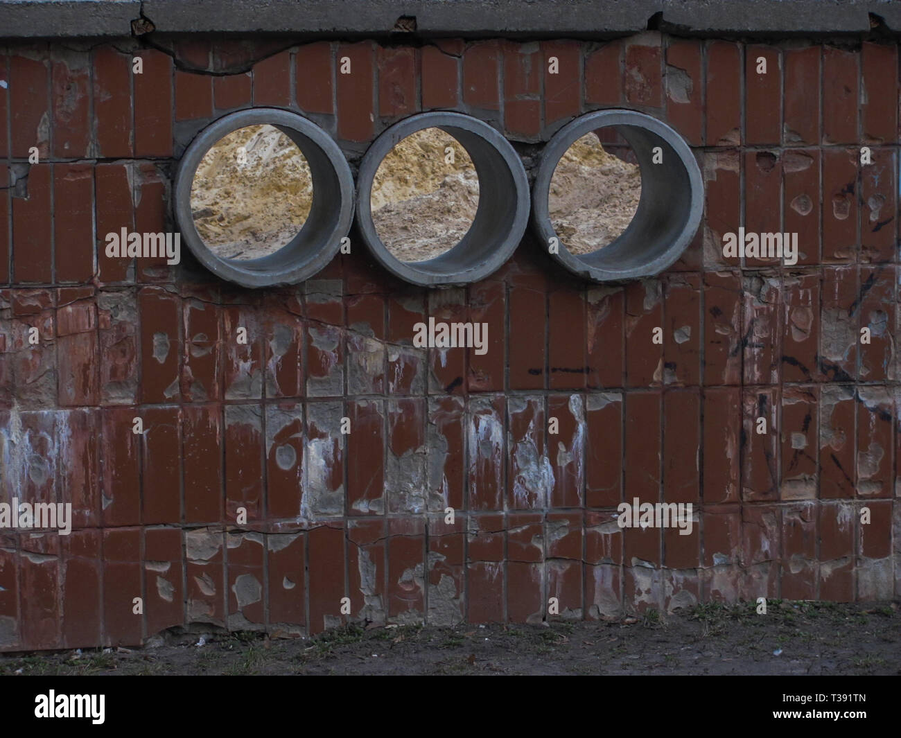 Round Hole In Wall High Resolution Stock Photography and Images - Alamy