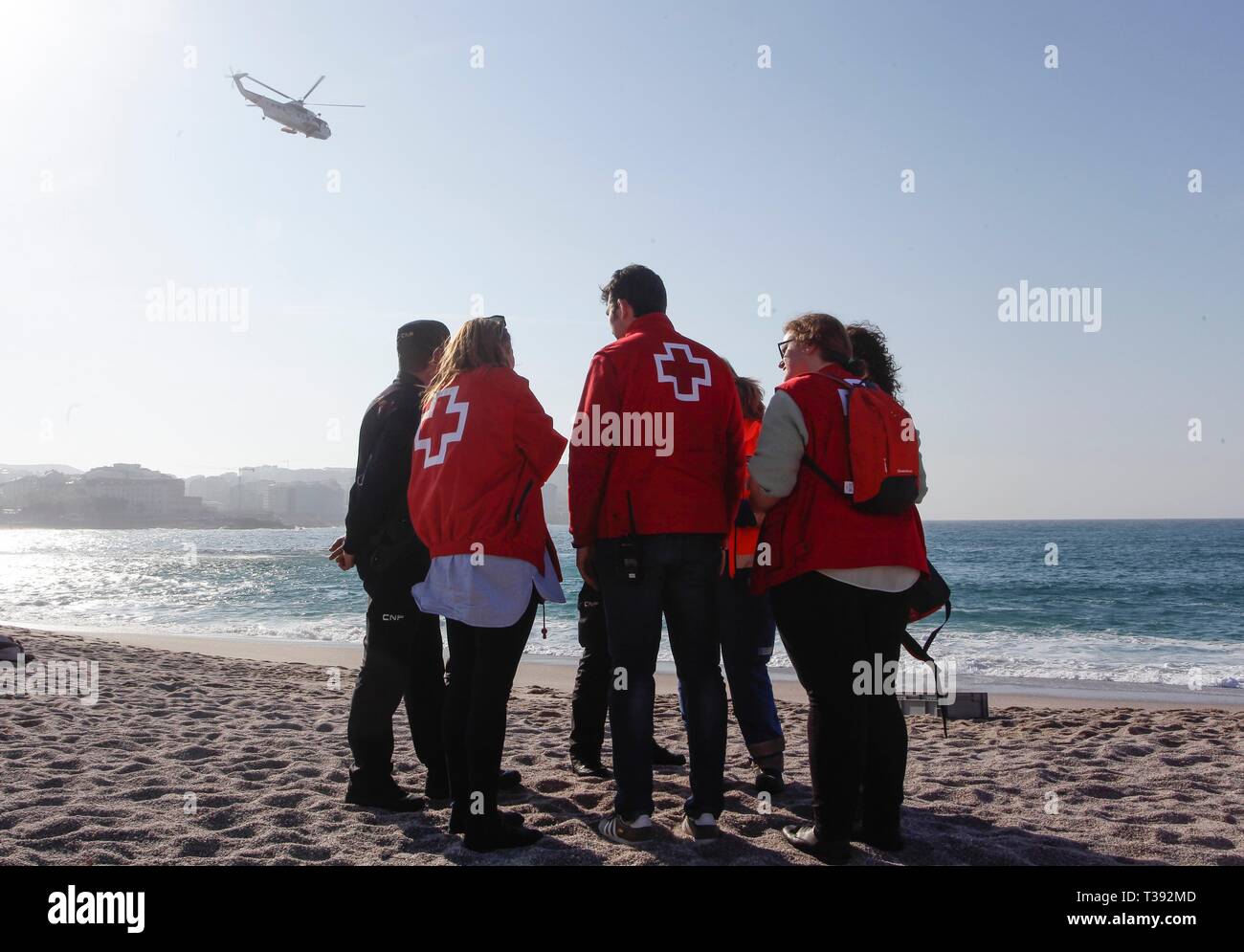 Red cross rescue helicopter hi-res stock photography and images - Alamy