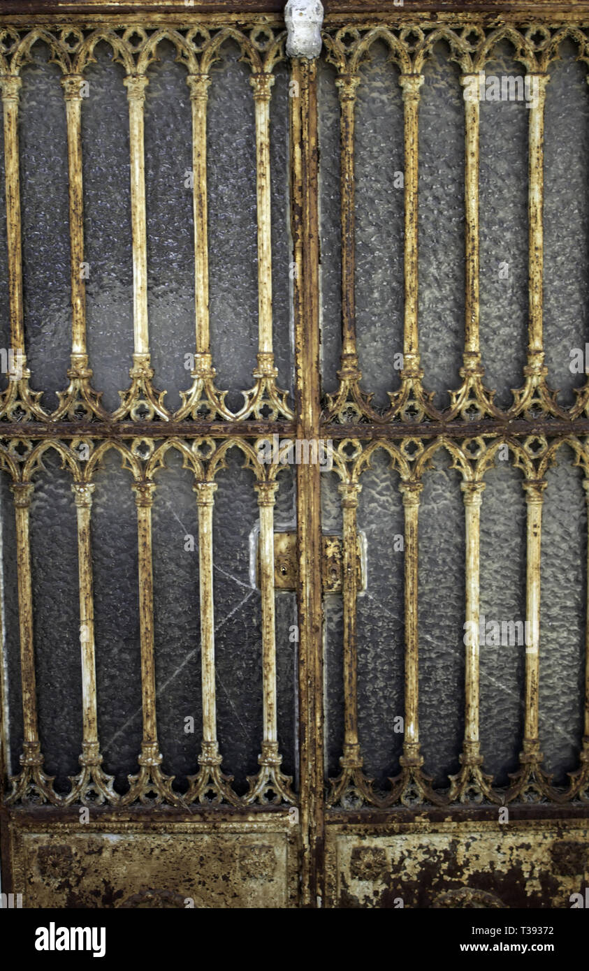 Rusty and abandoned door, detail of loneliness and ruin Stock Photo - Alamy
