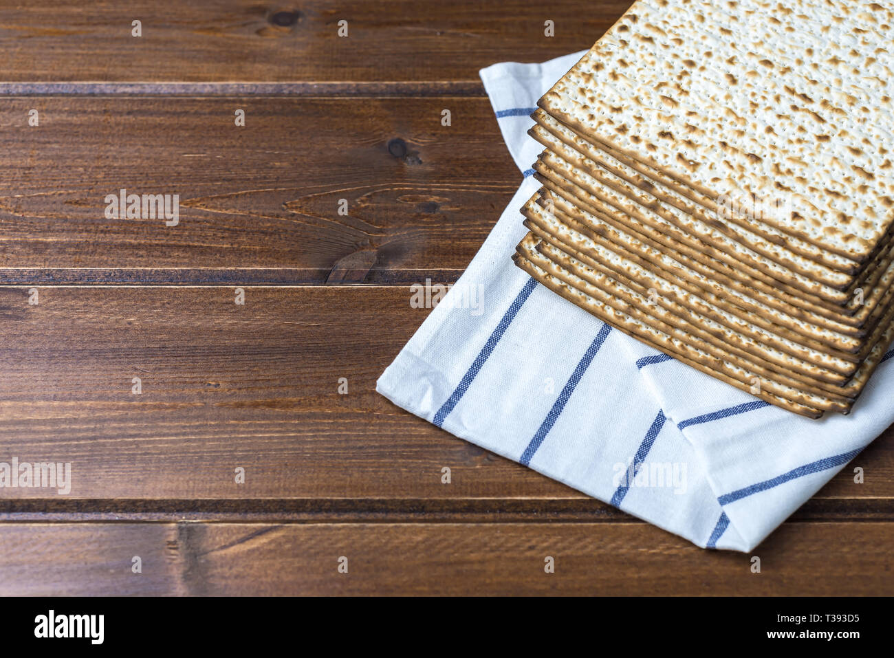 Matzah meal hi-res stock photography and images - Alamy