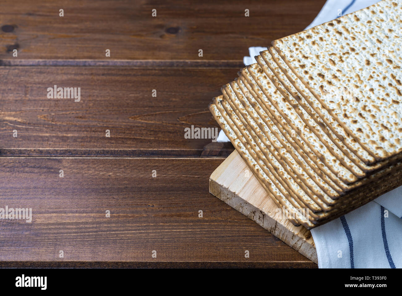 Matzah meal hi-res stock photography and images - Alamy