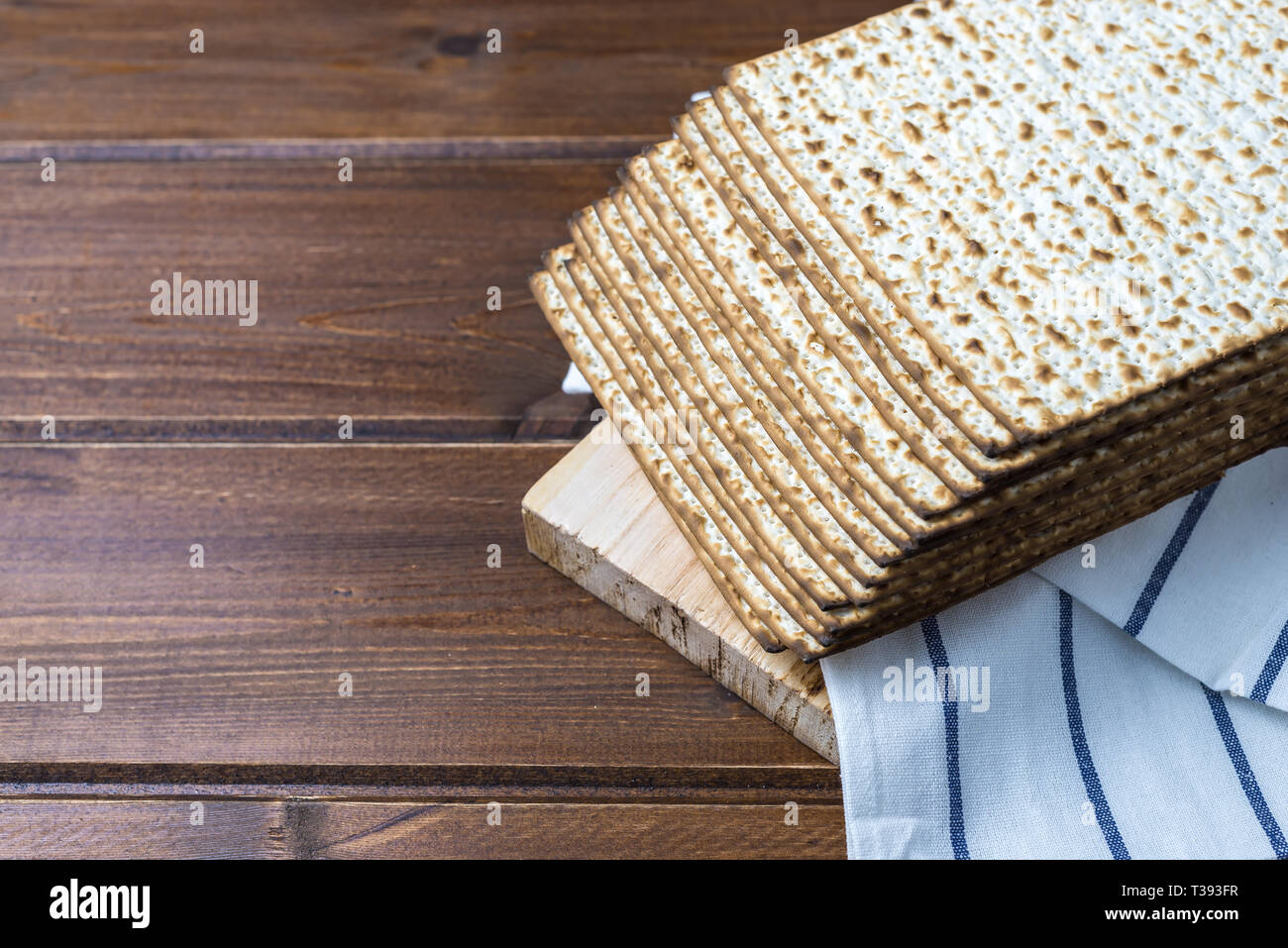 Matzah meal hi-res stock photography and images - Alamy