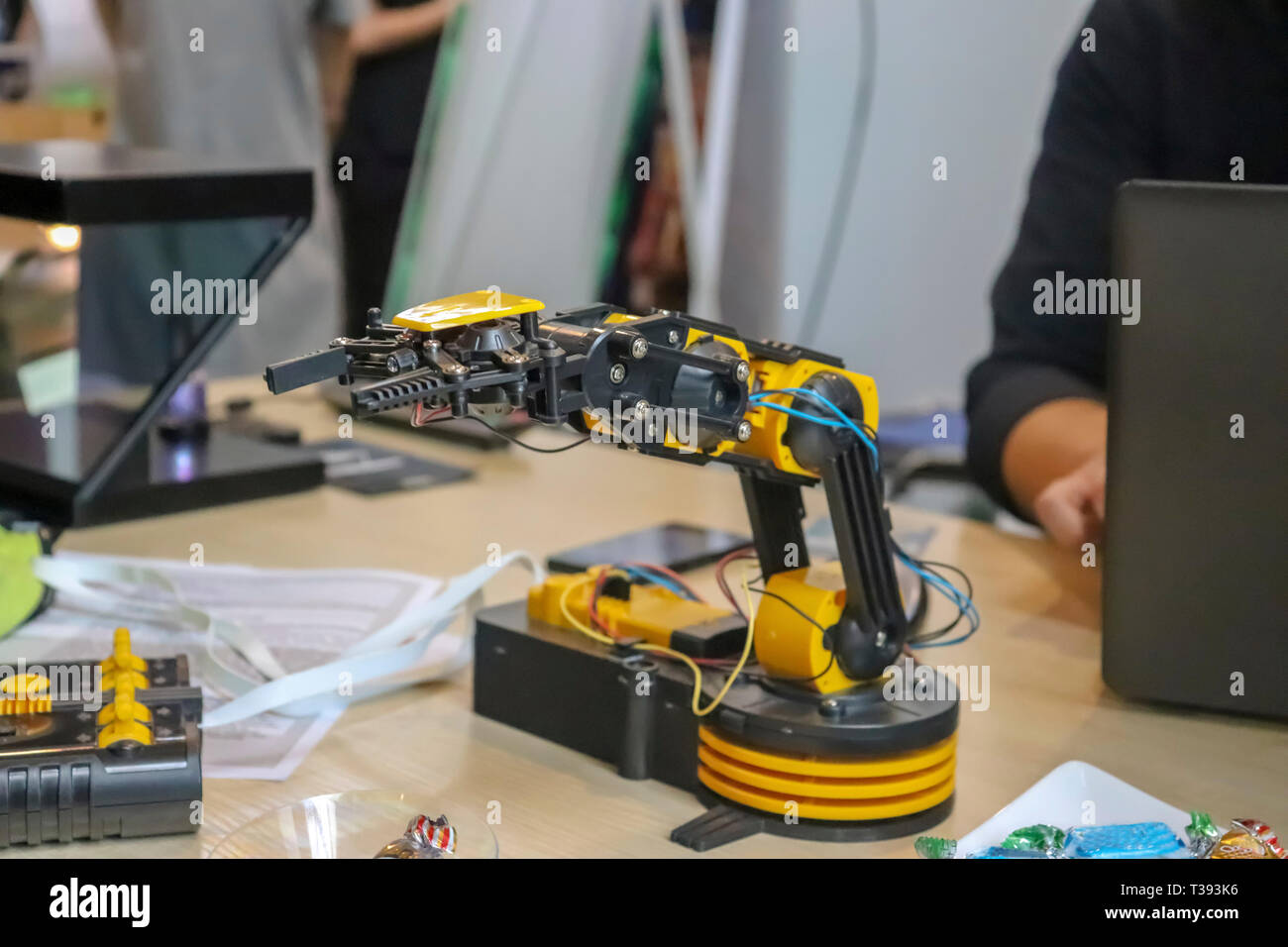 Forklift robot hi-res stock photography and images - Alamy