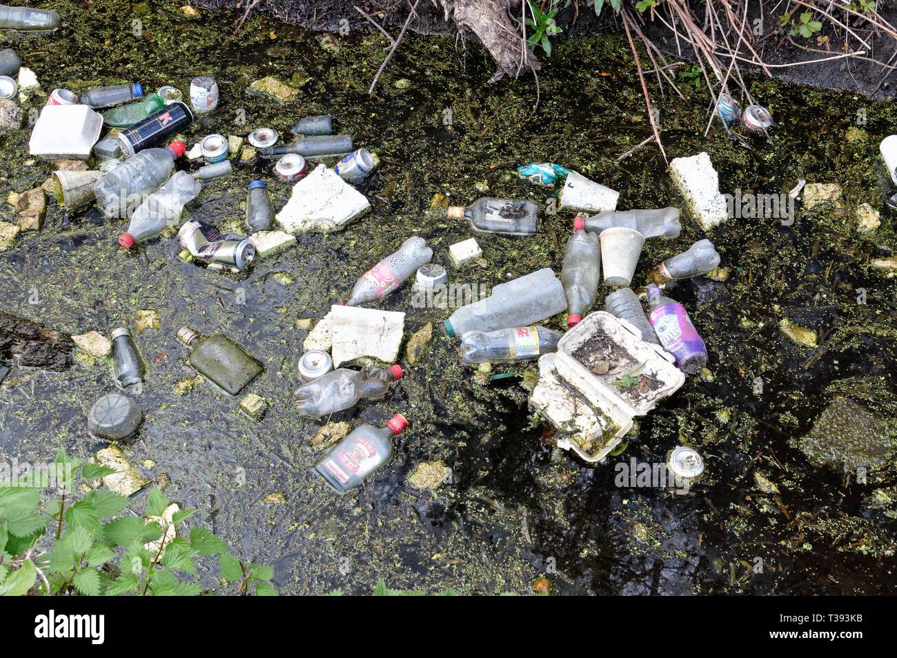 Discarded rubbish hi-res stock photography and images - Alamy