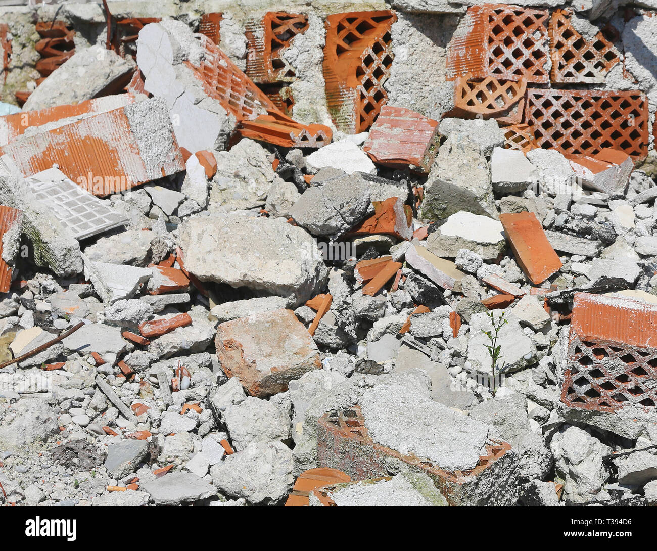 background of bricks of a damage wall with cement and mortar Stock ...