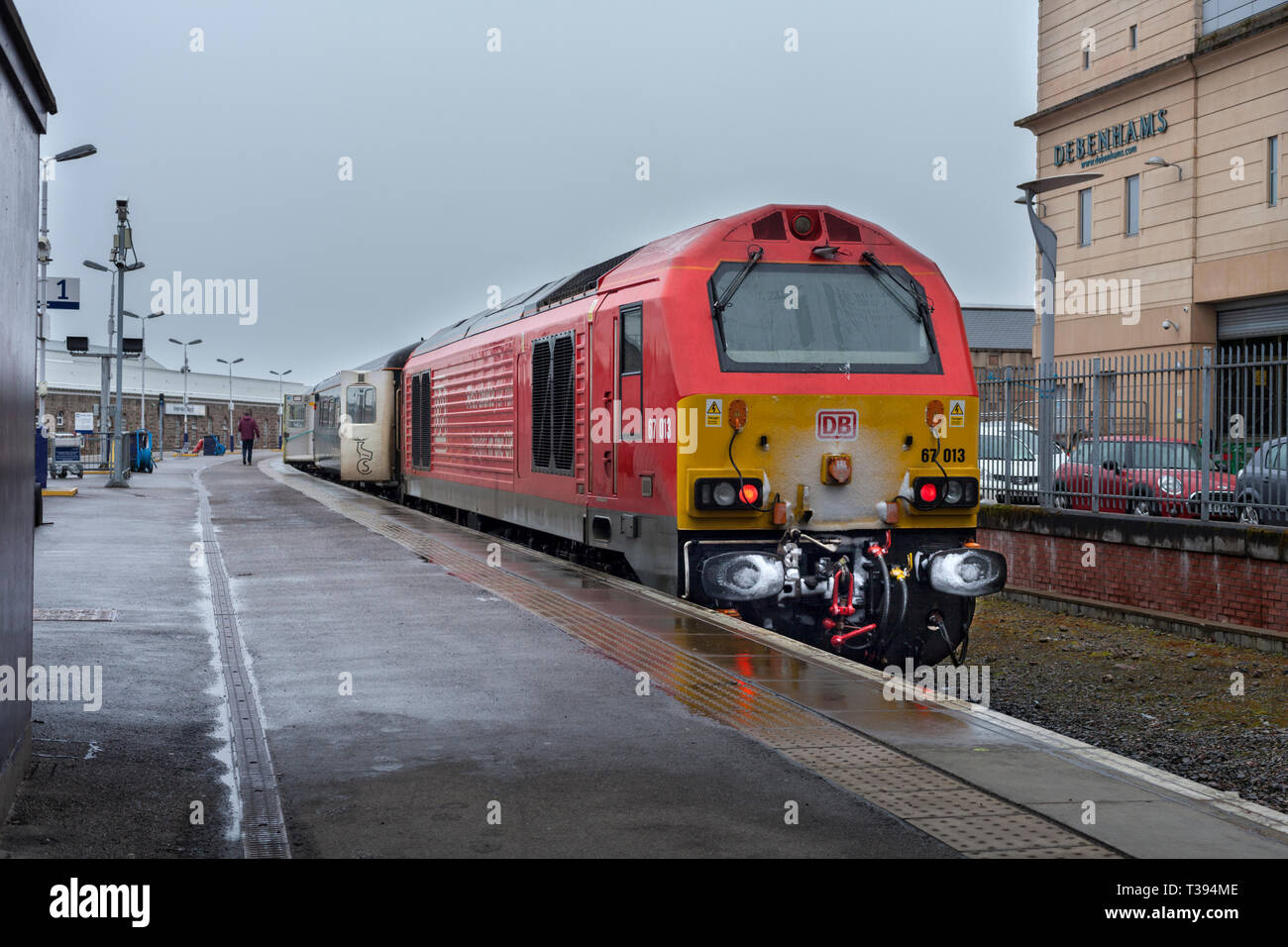 The 2102 Euston - Inverness Serco Caledonian sleeper train after ...