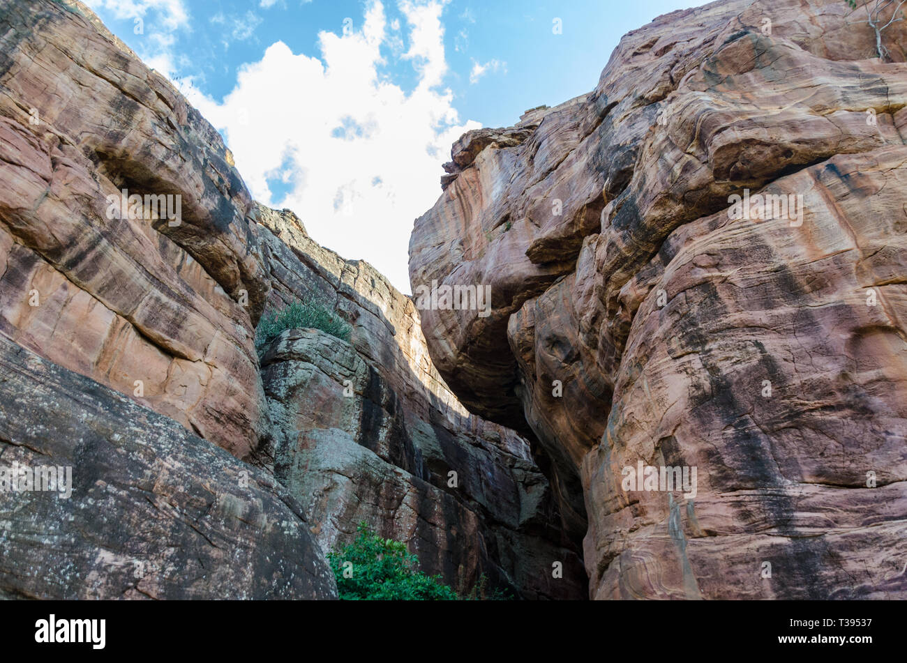 Horizontal crack systems hi-res stock photography and images - Alamy