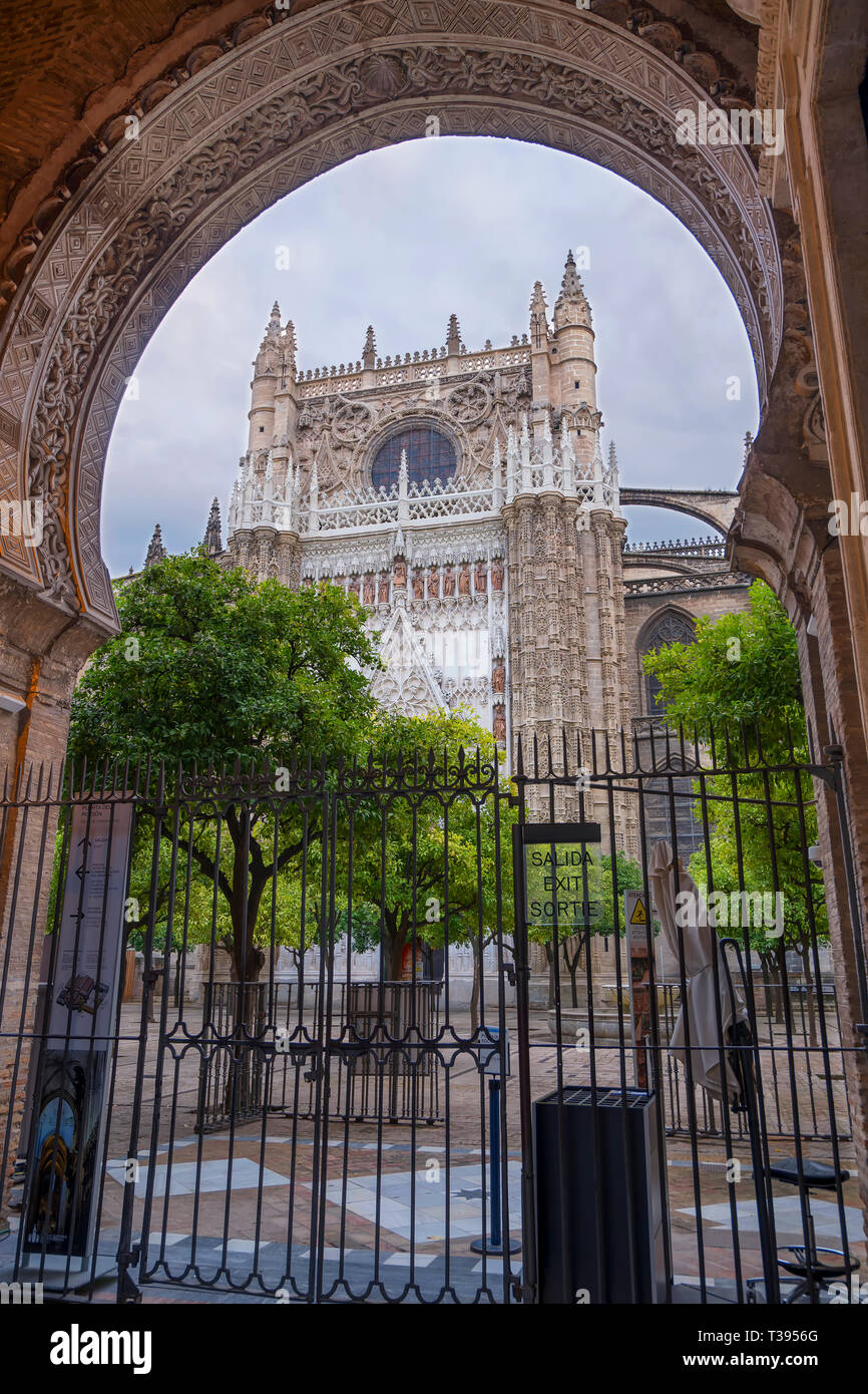 Seville moorish architecture arch hi-res stock photography and images ...