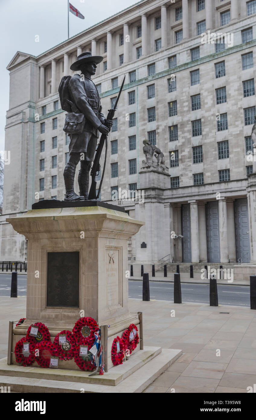 Gurkha statue hi-res stock photography and images - Alamy