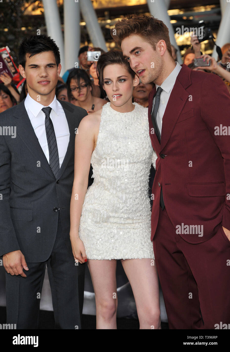 Kristen stewart cast twilight saga hi-res stock photography and images ...