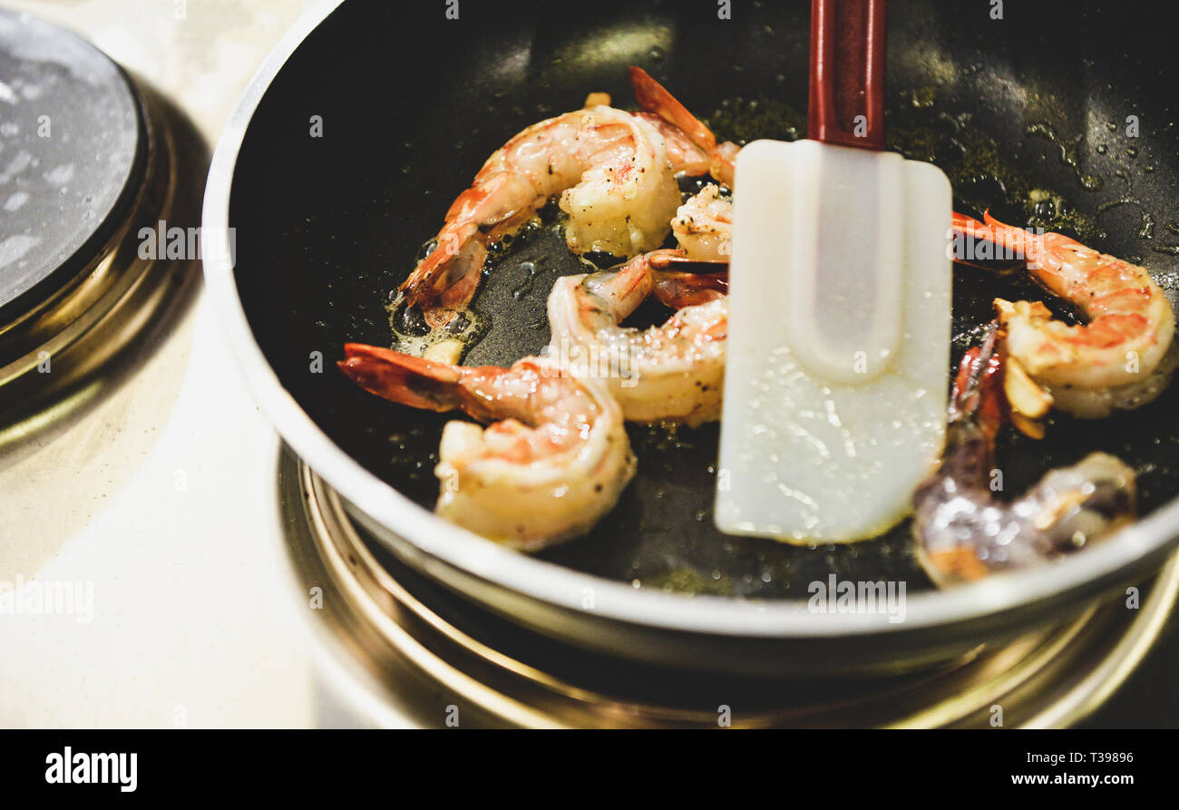 Shrimp prawns frying in hi-res stock photography and images - Alamy