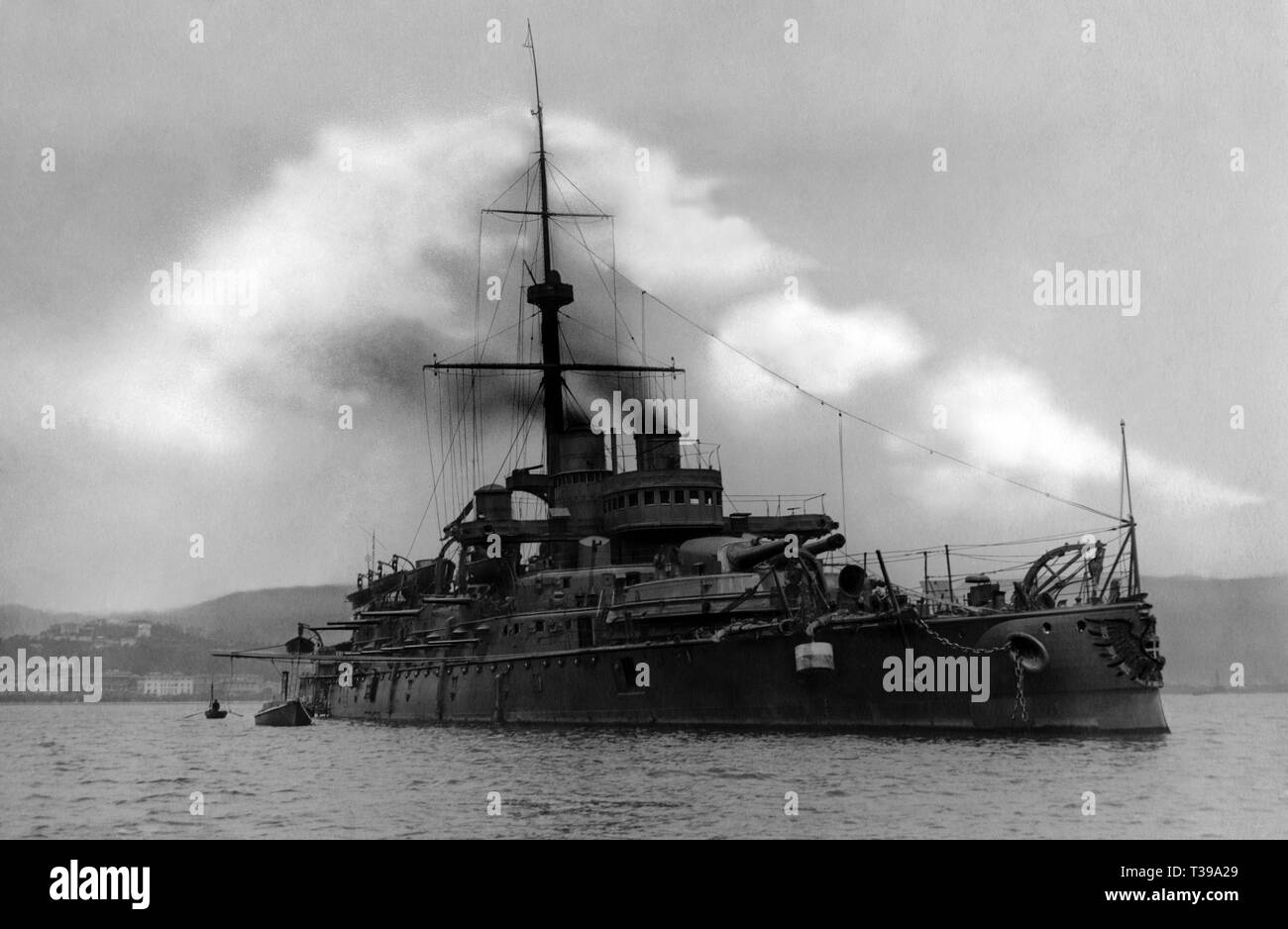 Warship photographs hi-res stock photography and images - Alamy
