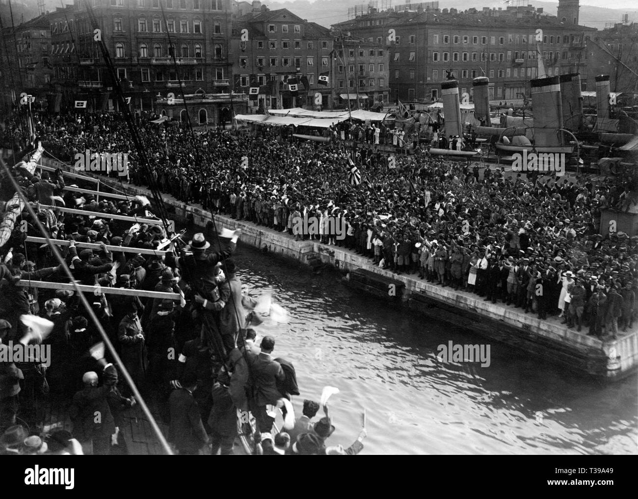Italy, free state of river, the steamer arrives at the pier, 1920 Stock ...