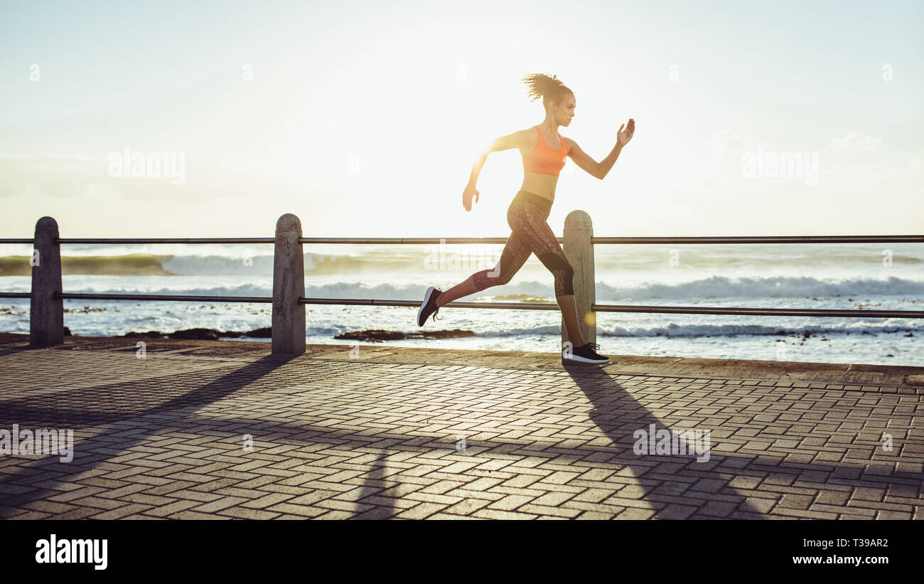 Female runner at sunset hi-res stock photography and images - Alamy