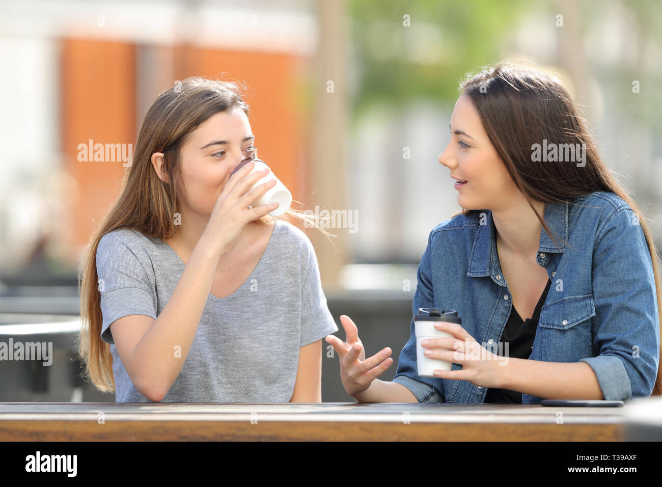 Two friends talking serious hi-res stock photography and images - Alamy