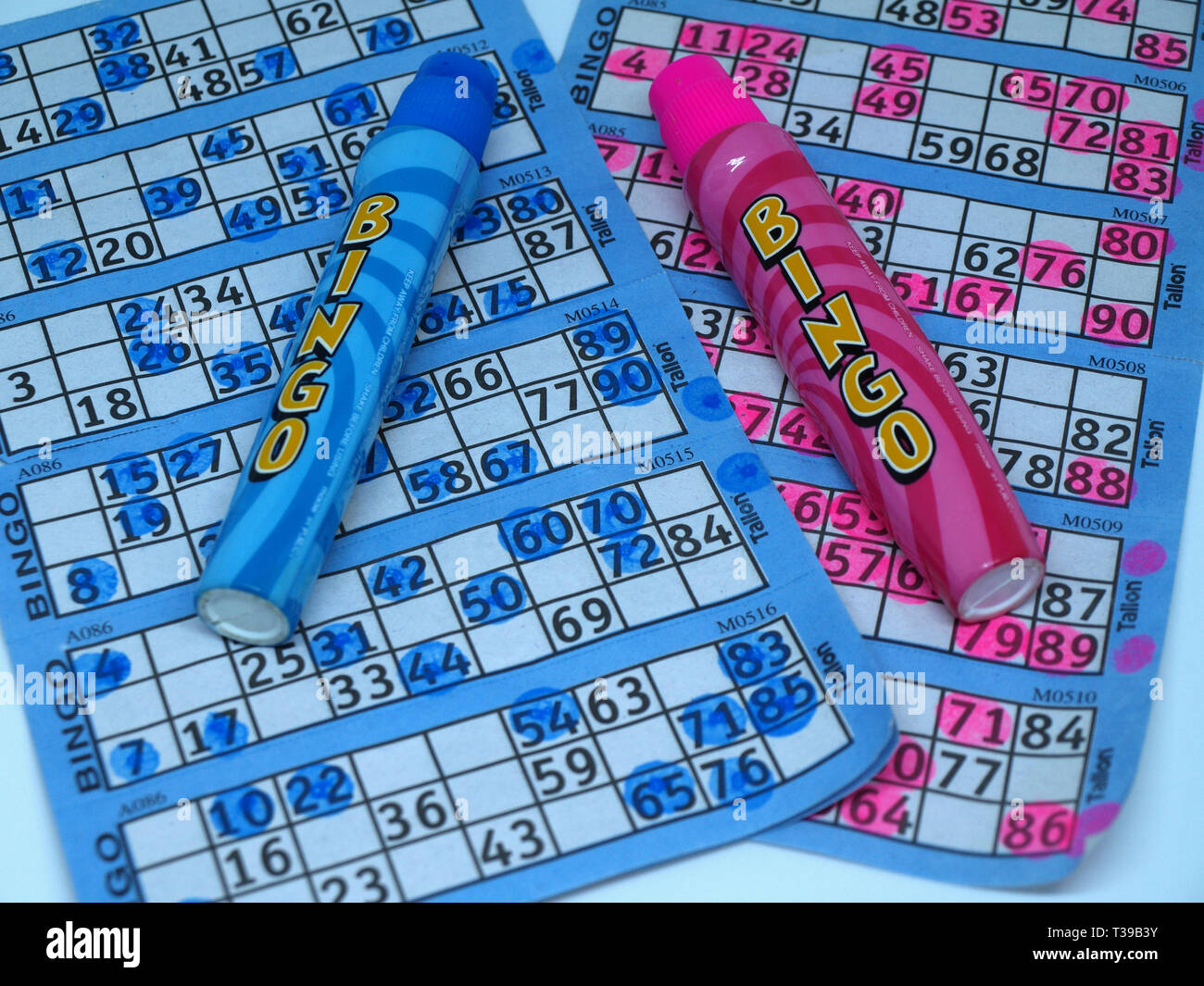 Bingo tickets with pink and blue fluorescent markers Stock Photo - Alamy