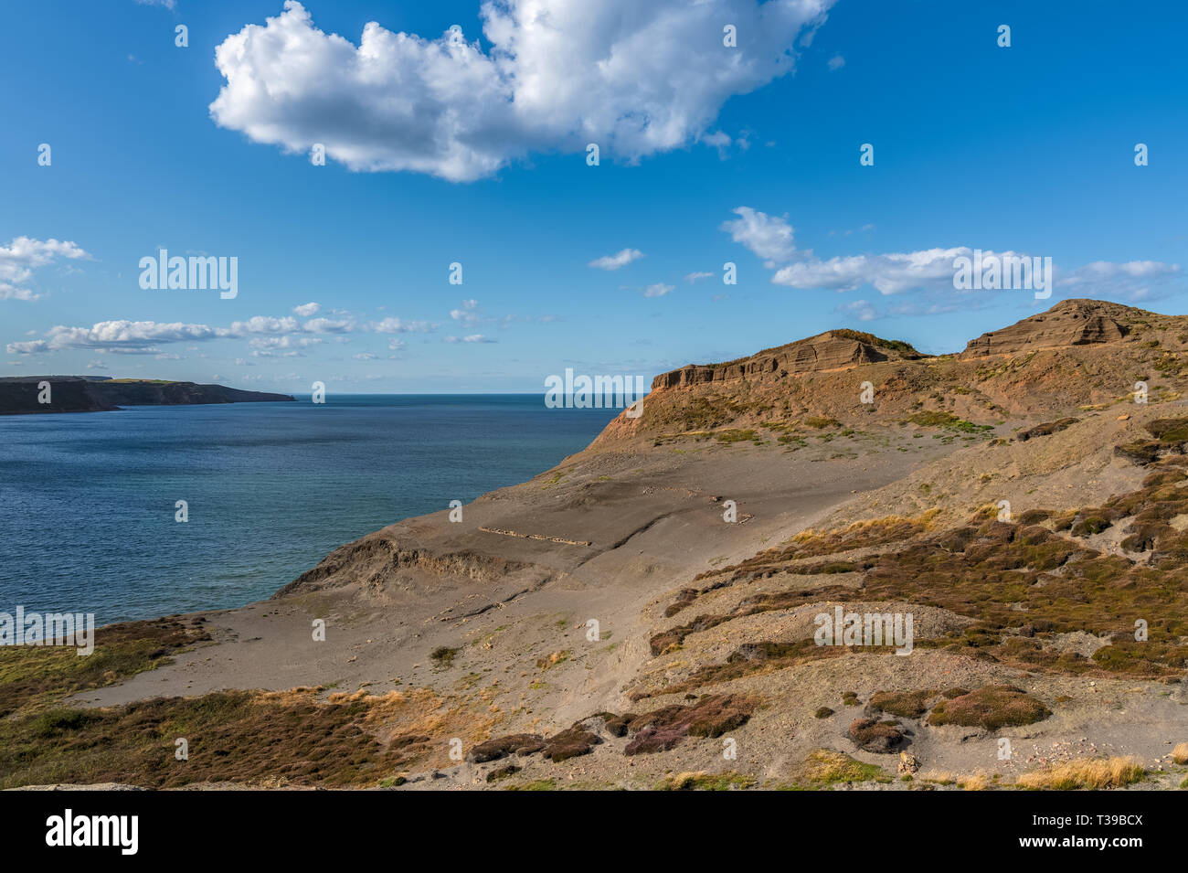 Kettleness cliff hi-res stock photography and images - Alamy