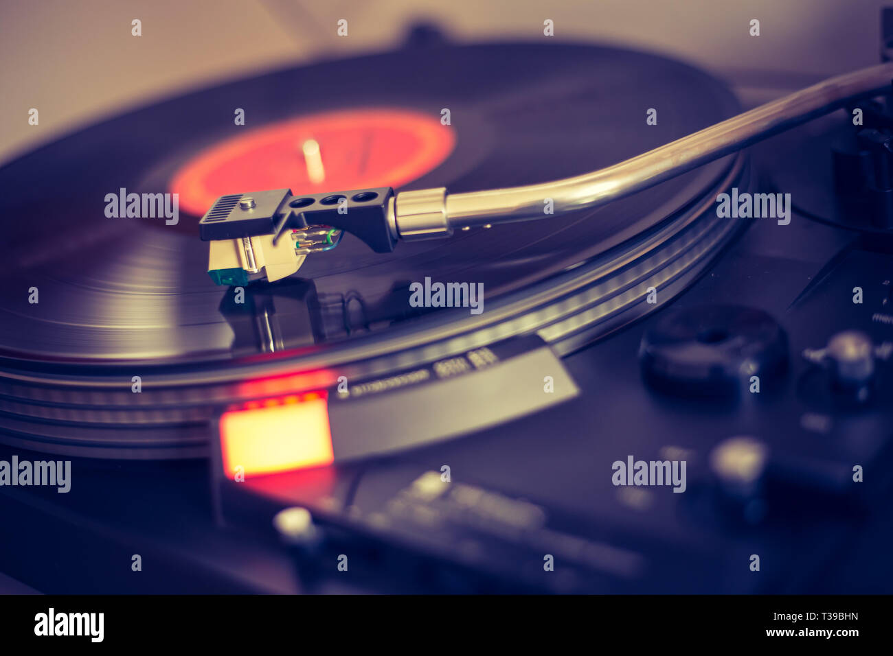Close up picture of a record player, playing a record Stock Photo - Alamy