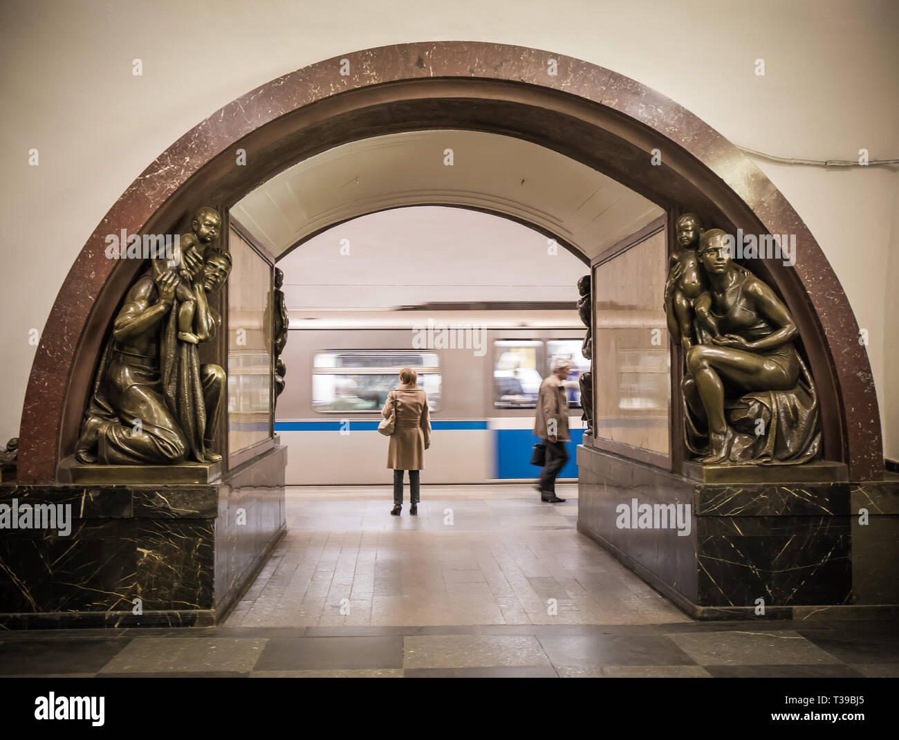 Moscow metro sculpture hi-res stock photography and images - Alamy