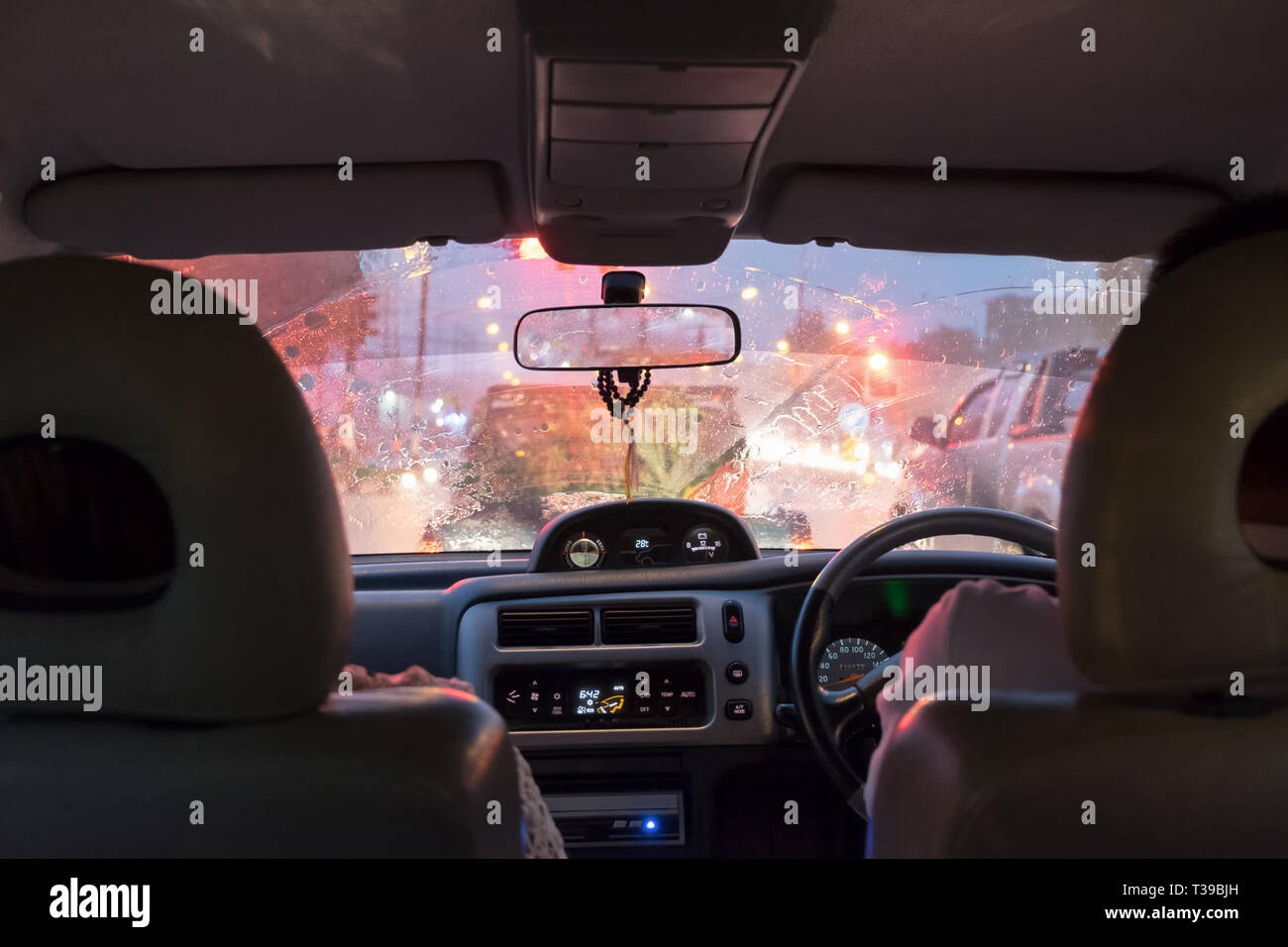 Driving in heavy rain hi-res stock photography and images - Alamy