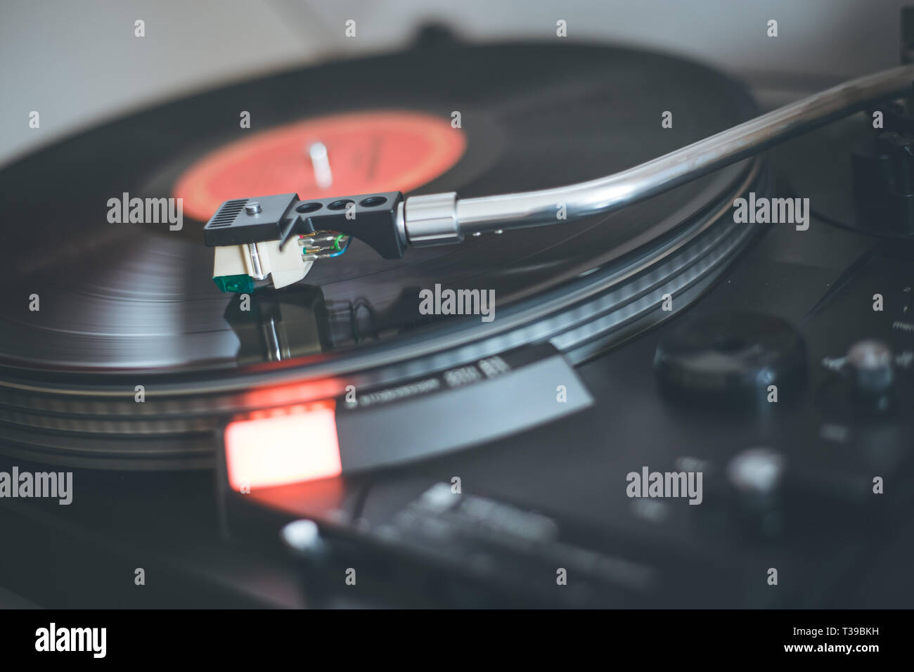 Close up picture of a record player, playing a record Stock Photo - Alamy