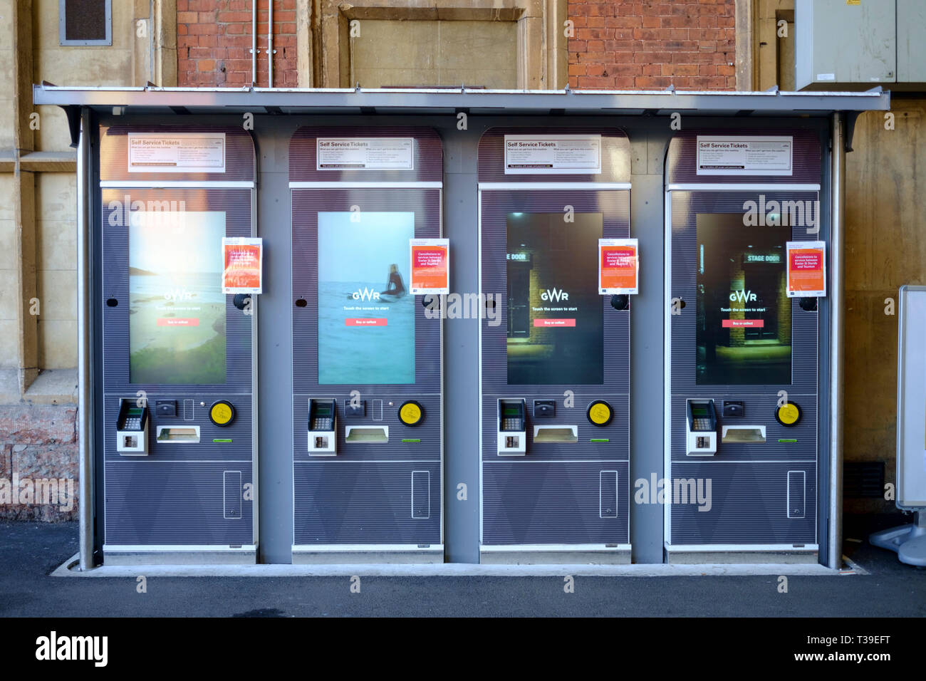 Ticket machines hi-res stock photography and images - Alamy