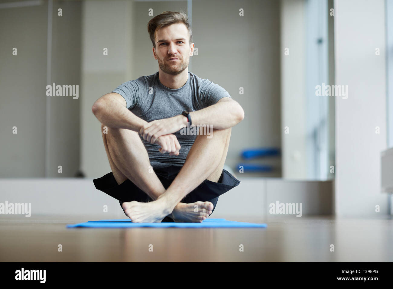 Yoga class man hi-res stock photography and images - Alamy