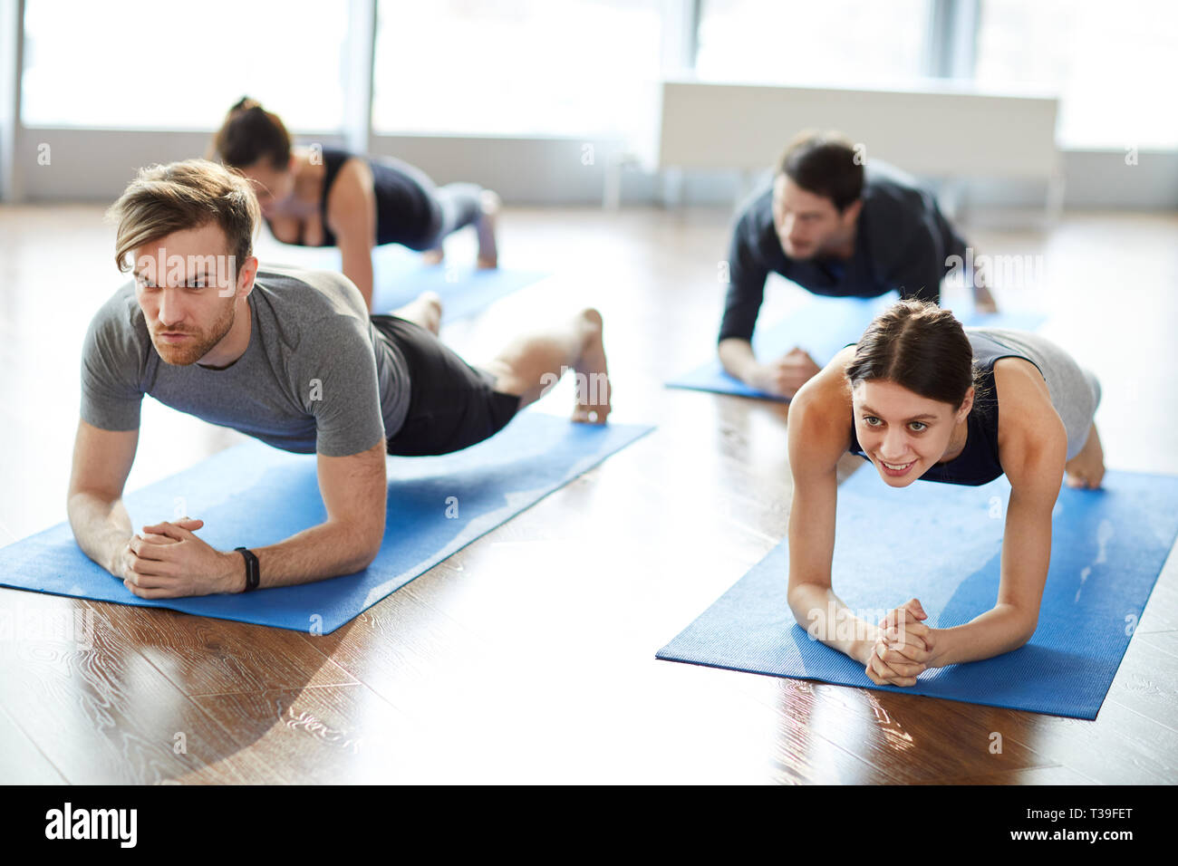 Elbow plank hi-res stock photography and images - Alamy