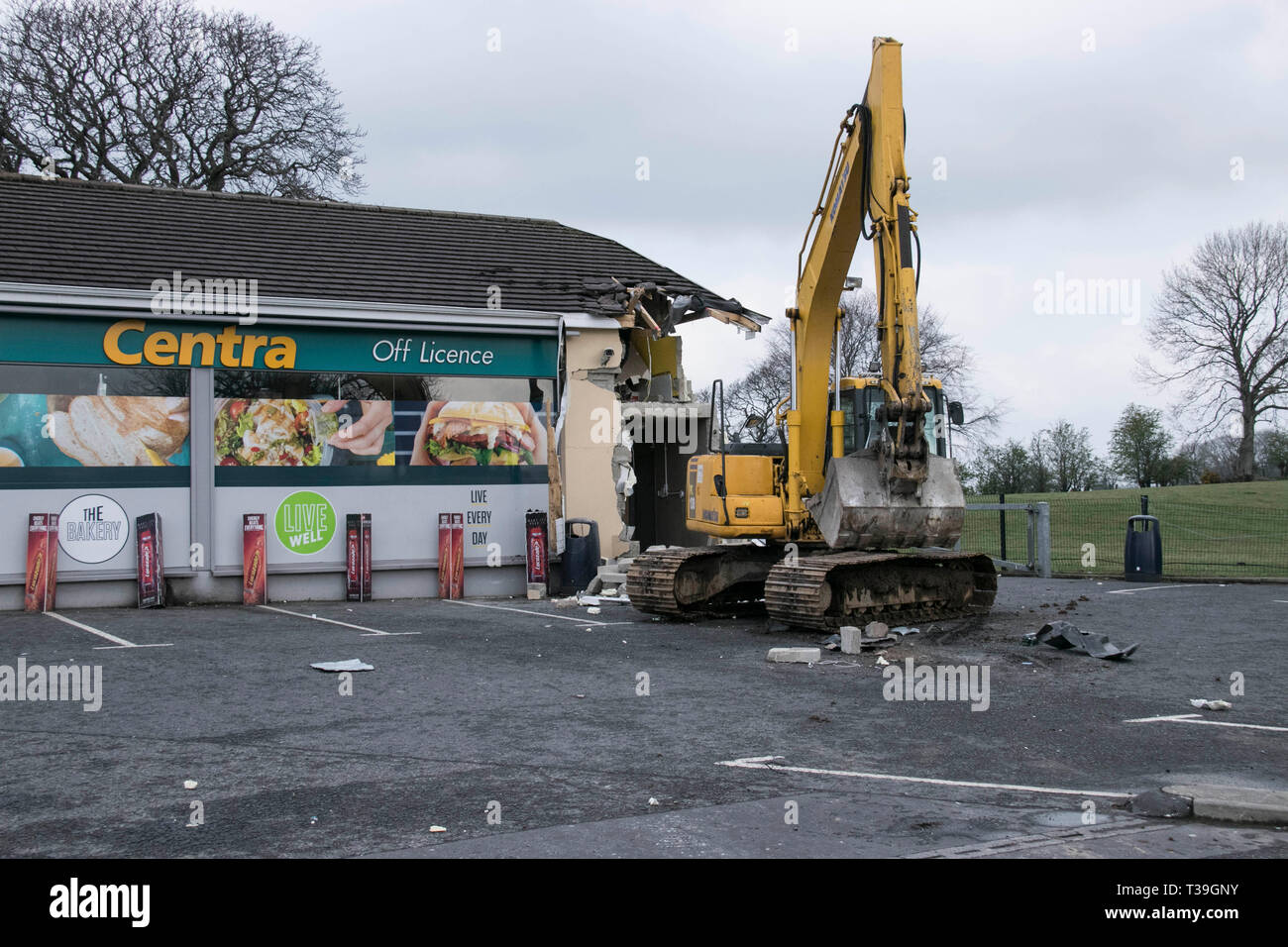 Robbery atm hi-res stock photography and images - Alamy