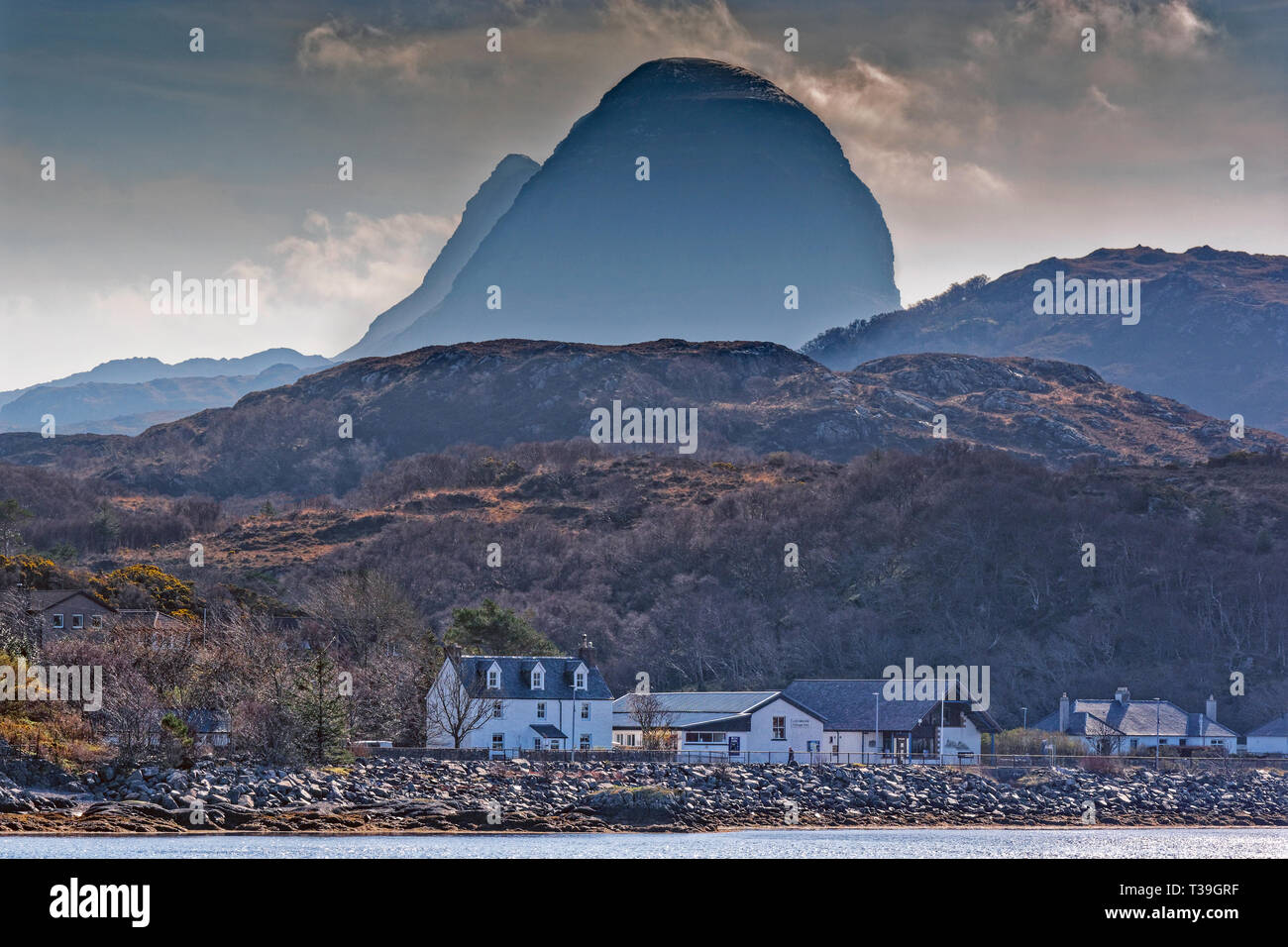 LOCHINVER SUTHERLAND SCOTLAND SUILVEN CLOUDS OVER THE MOUNTAIN AND THE ...