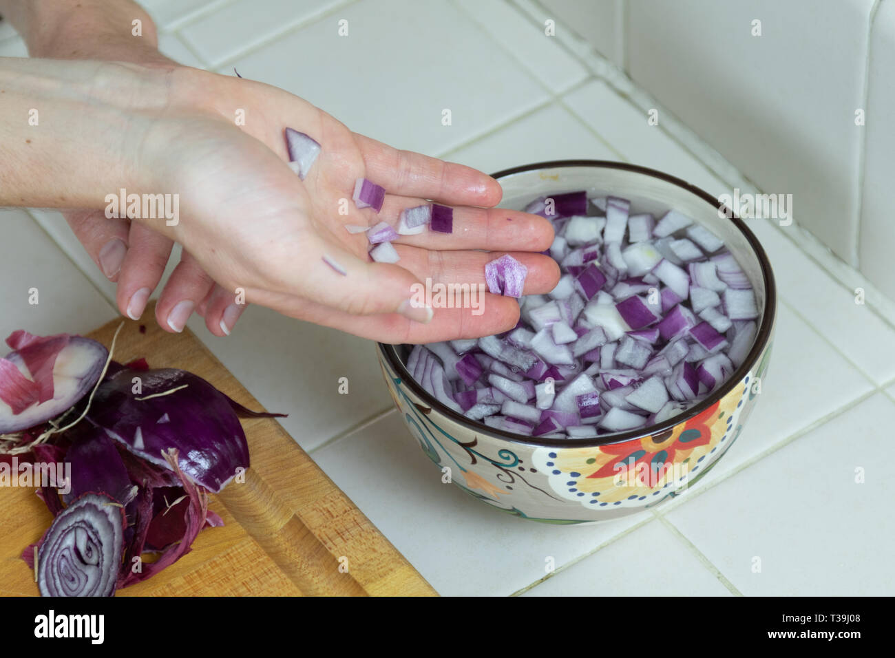 Cupped hands water hi-res stock photography and images - Alamy