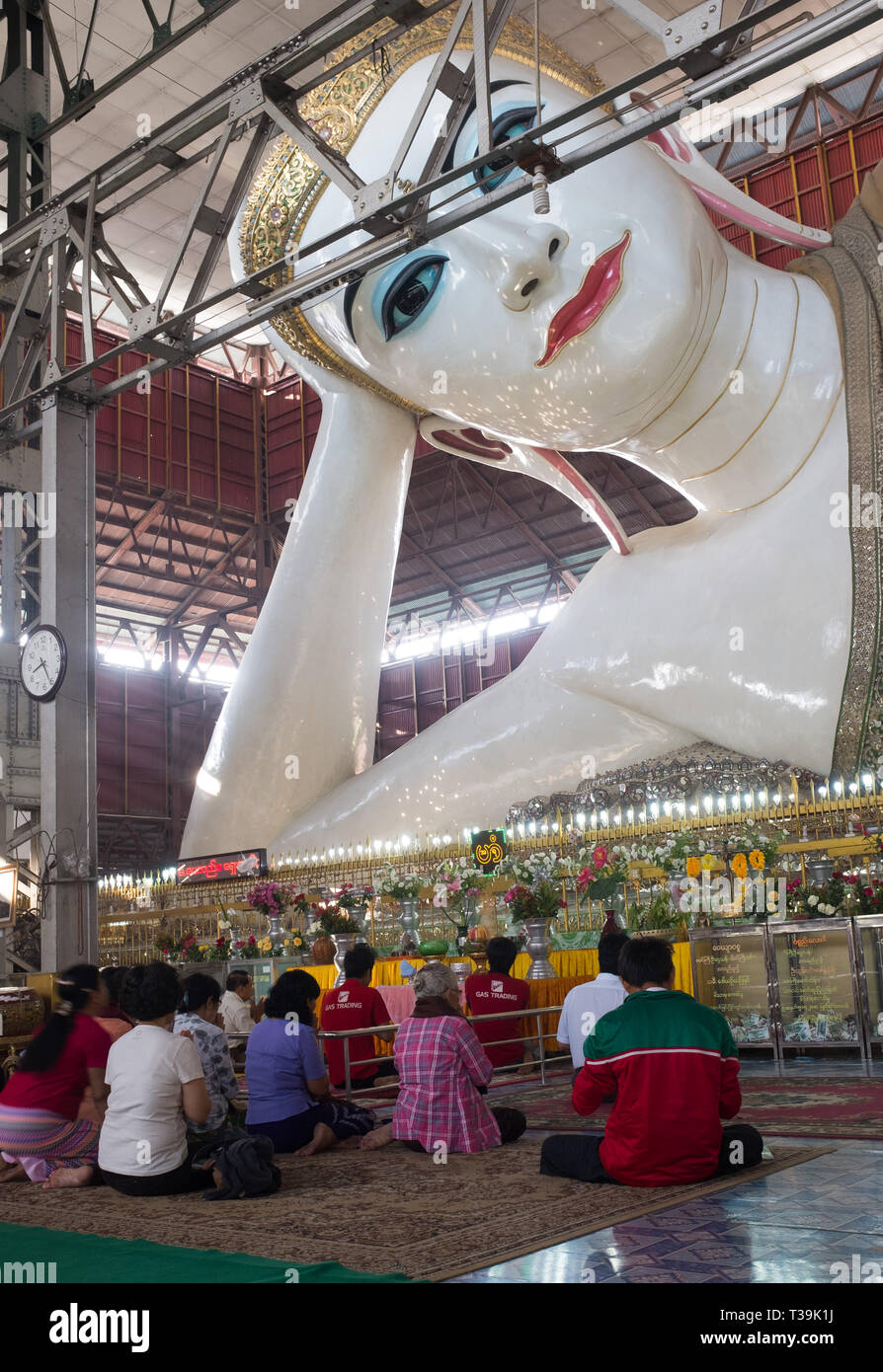 Devotees inside the Chauk Htat Gyi Pagoda, Temple of the 65 meter long ...