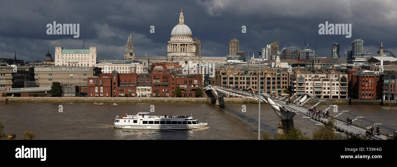 St Paul's Cathedral overlooking the River Thames from the Tate Modern ...